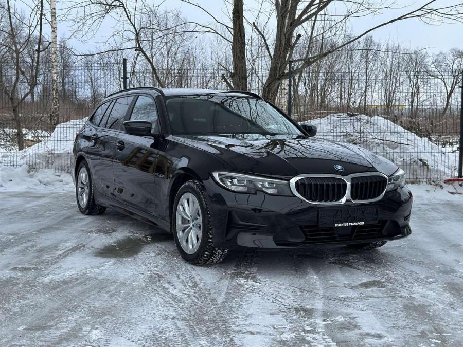 Melns BMW 330 2021 Viļņa, ar dzinēja tilpumu 2.00 L un nobraukumu 194 tūkst. km par 20490 €, foto 1 vietnē AUTOMOTO.COM.LV