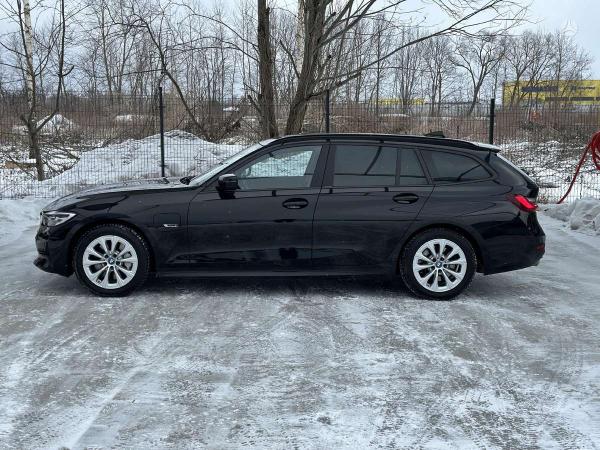 Black BMW 330 2021 in Vilnius, with an engine capacity of 2.00 L and mileage of 194 thousand km for 20490 €, photo 4 on AUTOMOTO.COM.LV
