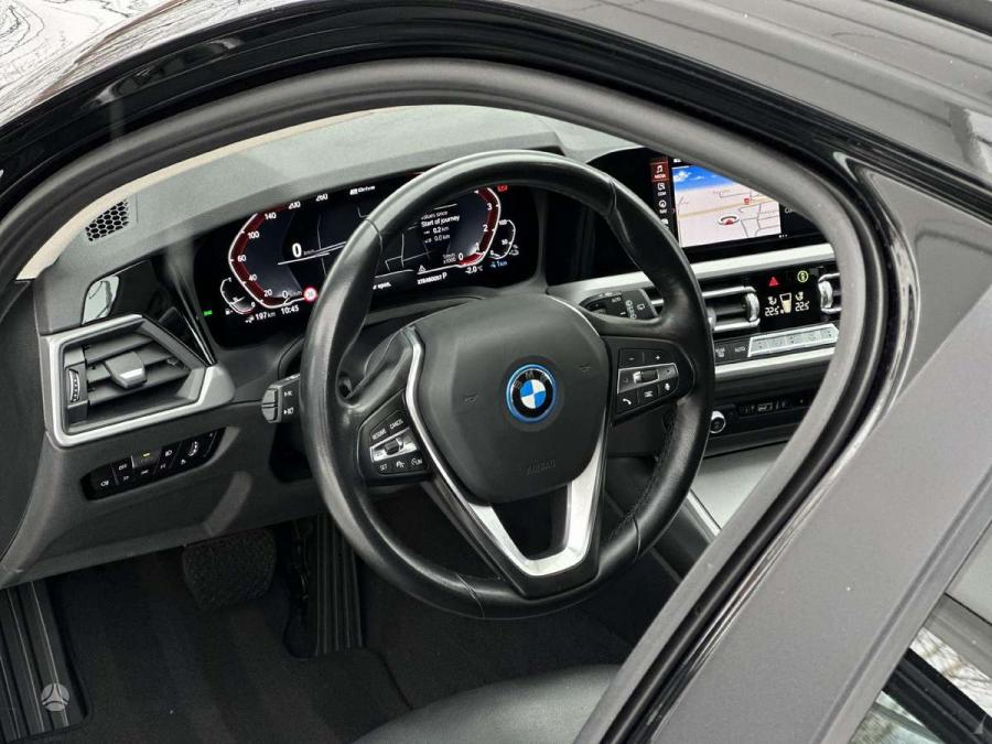 Melns BMW 330 2021 Viļņa, ar dzinēja tilpumu 2.00 L un nobraukumu 194 tūkst. km par 20490 €, foto 18 vietnē AUTOMOTO.COM.LV