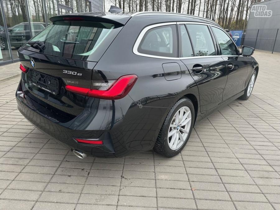 Melns BMW 330 2021 Kauņa, ar dzinēja tilpumu 2.00 L un nobraukumu 196 tūkst. km par 20900 €, foto 4 vietnē AUTOMOTO.COM.LV