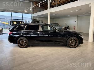 Melns BMW 330 2021 Dobele, ar dzinēja tilpumu 2.00 L un nobraukumu 230 tūkst. km par 20550 €, foto 3 vietnē AUTOMOTO.COM.LV