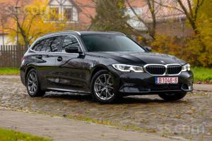 Black BMW 330 2021 in Jelgava, with an engine capacity of 2.00 L and mileage of 205 thousand km for 20900 €, photo 3 on AUTOMOTO.COM.LV