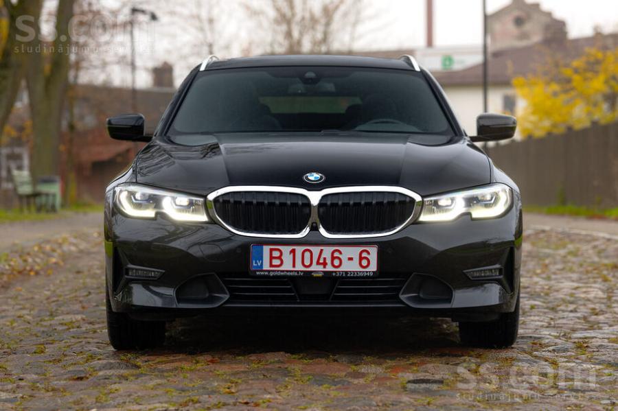 Black BMW 330 2021 in Jelgava, with an engine capacity of 2.00 L and mileage of 205 thousand km for 20900 €, photo 4 on AUTOMOTO.COM.LV
