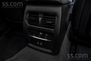 Black BMW 330 2021 in Jelgava, with an engine capacity of 2.00 L and mileage of 205 thousand km for 20900 €, photo 31 on AUTOMOTO.COM.LV