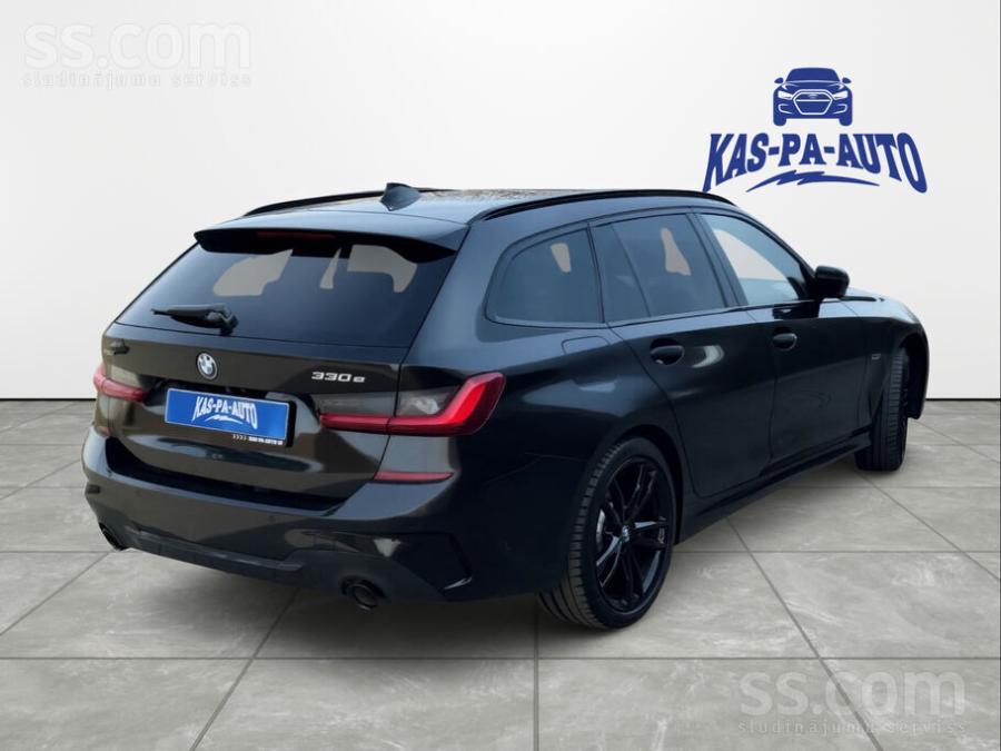 Black BMW 330 2021 in Riga, with an engine capacity of 2.00 L and mileage of 176 thousand km for 23999 €, photo 6 on AUTOMOTO.COM.LV