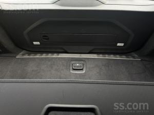 Black BMW 330 2021 in Riga, with an engine capacity of 2.00 L and mileage of 176 thousand km for 23999 €, photo 21 on AUTOMOTO.COM.LV