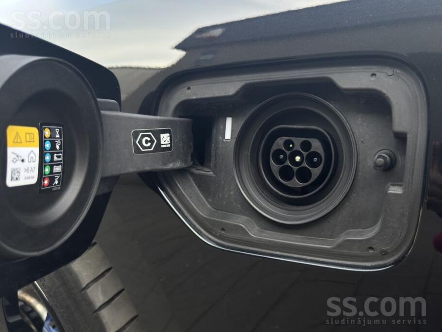 Black BMW 330 2021 in Riga, with an engine capacity of 2.00 L and mileage of 176 thousand km for 23999 €, photo 22 on AUTOMOTO.COM.LV