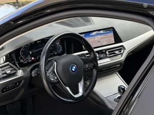 Black BMW 330 2021 in Vilnius, with an engine capacity of 2.00 L and mileage of 194 thousand km for 19790 €, photo 14 on AUTOMOTO.COM.LV