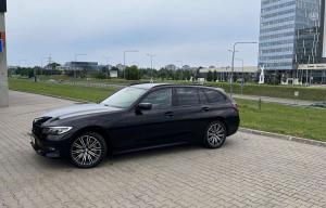 Black BMW 330 2021 in Vilnius, with an engine capacity of 2.00 L and mileage of 141 thousand km for 21900 €, photo 4 on AUTOMOTO.COM.LV
