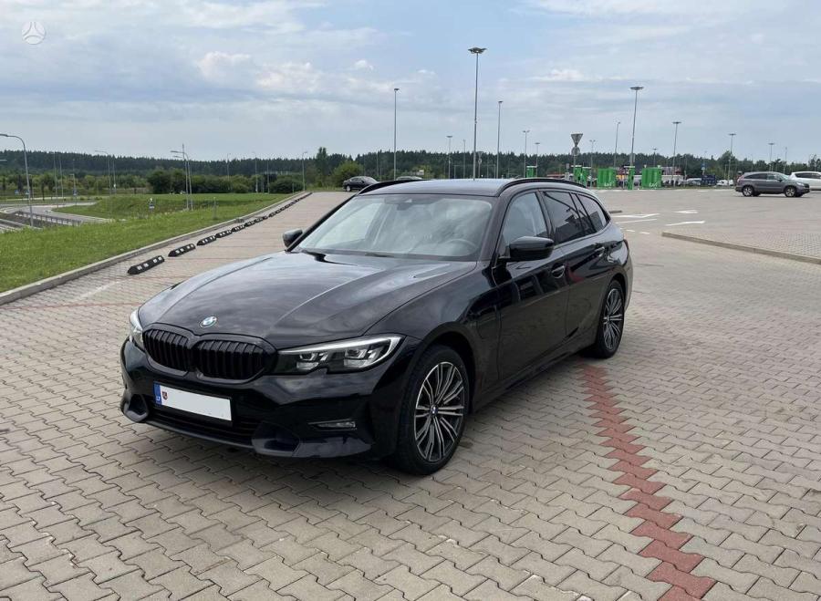 Black BMW 330 2021 in Vilnius, with an engine capacity of 2.00 L and mileage of 141 thousand km for 21900 €, photo 10 on AUTOMOTO.COM.LV