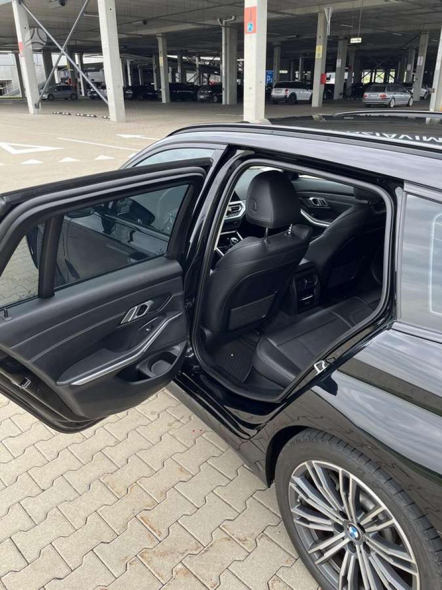 Black BMW 330 2021 in Vilnius, with an engine capacity of 2.00 L and mileage of 141 thousand km for 21900 €, photo 13 on AUTOMOTO.COM.LV