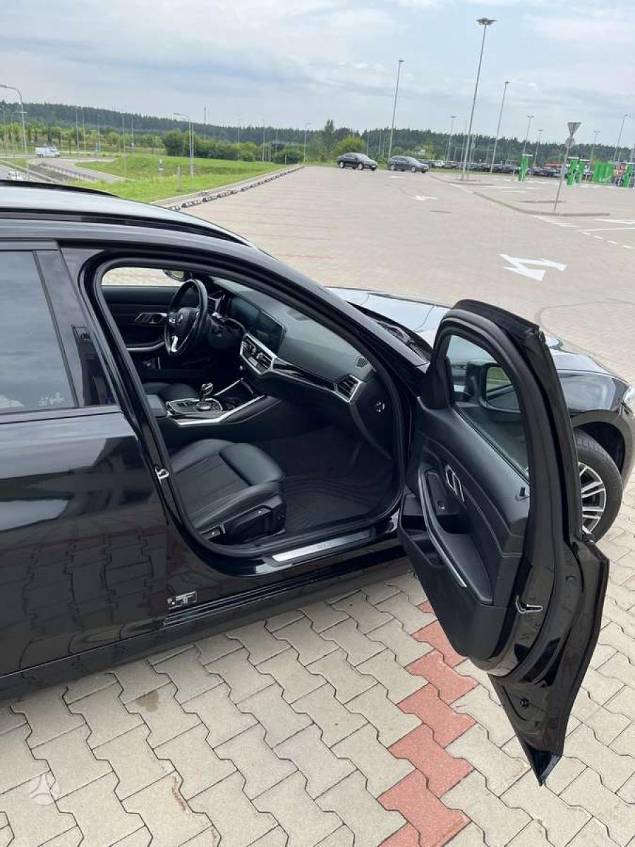 Black BMW 330 2021 in Vilnius, with an engine capacity of 2.00 L and mileage of 141 thousand km for 21900 €, photo 14 on AUTOMOTO.COM.LV