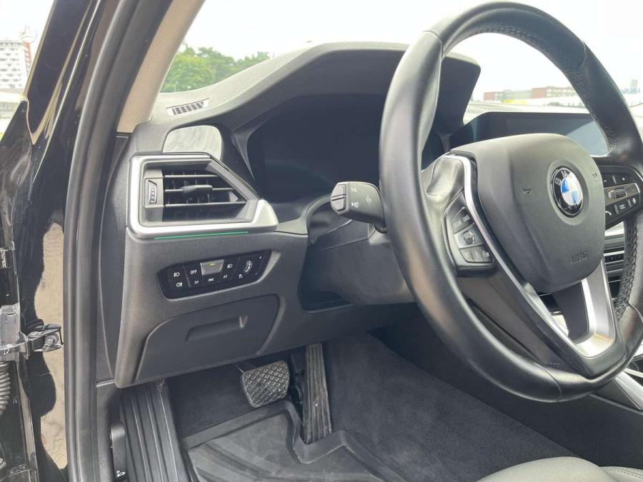 Black BMW 330 2021 in Vilnius, with an engine capacity of 2.00 L and mileage of 141 thousand km for 21900 €, photo 16 on AUTOMOTO.COM.LV