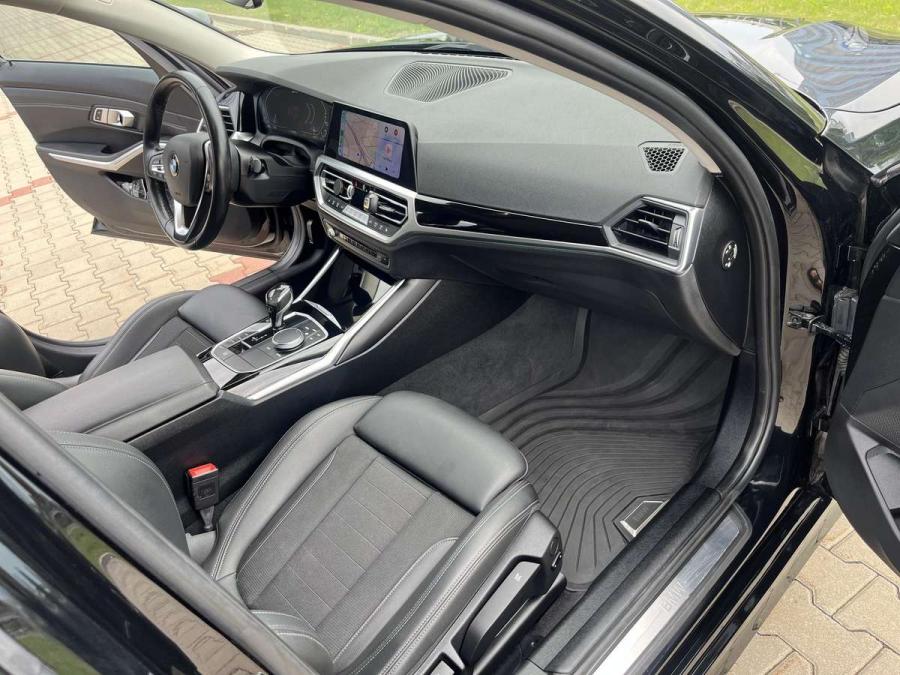 Black BMW 330 2021 in Vilnius, with an engine capacity of 2.00 L and mileage of 141 thousand km for 21900 €, photo 19 on AUTOMOTO.COM.LV
