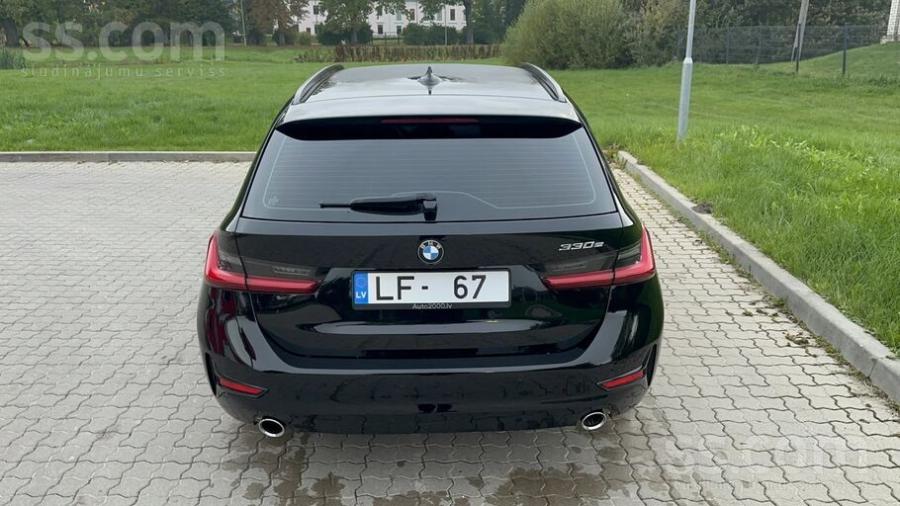 Black BMW 330 2021 in Dobele, with an engine capacity of 2.00 L and mileage of 209 thousand km for 20595 €, photo 7 on AUTOMOTO.COM.LV