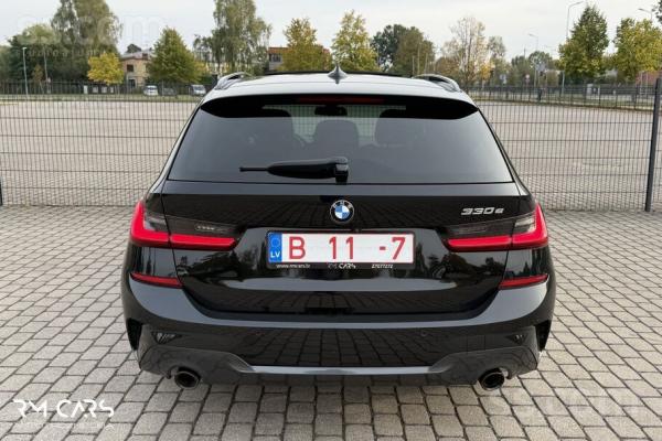 Black BMW 330 2021 in Jelgava, with an engine capacity of 2.00 L and mileage of 0 thousand km for 21750 €, photo 7 on AUTOMOTO.COM.LV