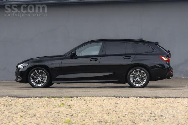 Black BMW 330 2021 in Jelgava, with an engine capacity of 2.00 L and mileage of 190 thousand km for 19000 €, photo 9 on AUTOMOTO.COM.LV