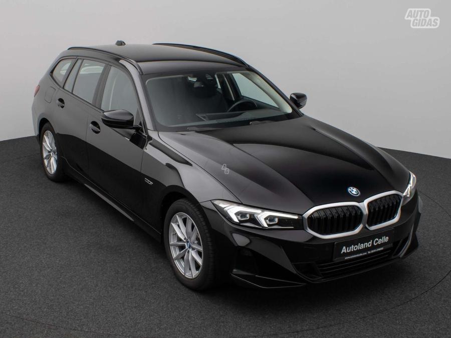 Black BMW 330 2022 in Kaunas, with an engine capacity of 2.00 L and mileage of 69 thousand km for 31669 €, photo 3 on AUTOMOTO.COM.LV