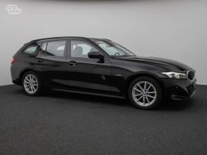 Black BMW 330 2022 in Kaunas, with an engine capacity of 2.00 L and mileage of 69 thousand km for 31669 €, photo 4 on AUTOMOTO.COM.LV