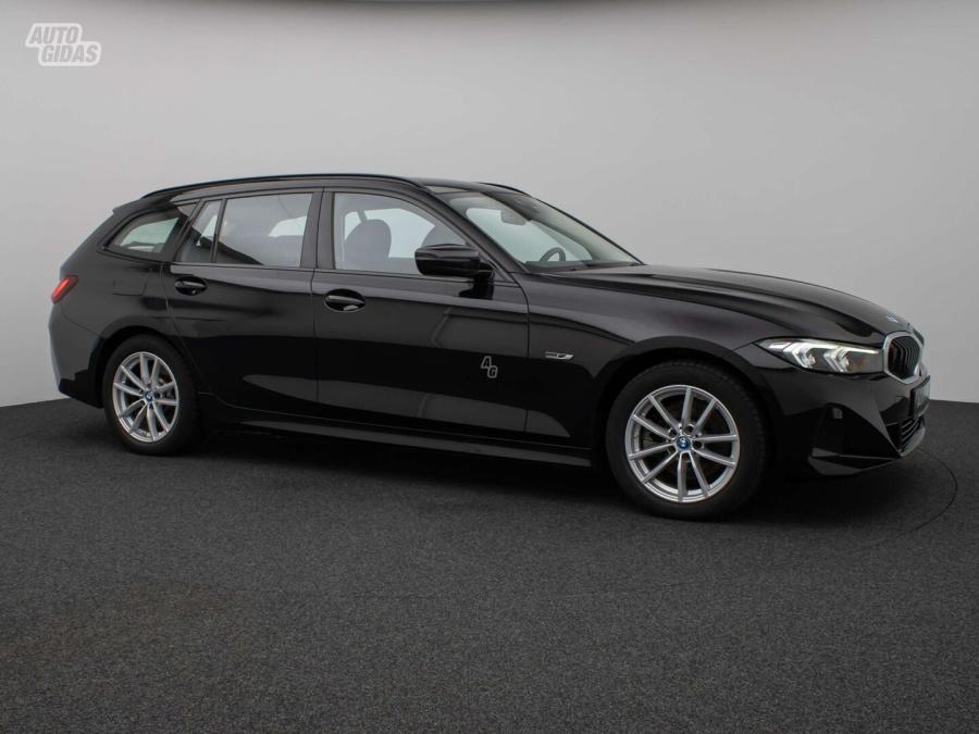 Black BMW 330 2022 in Kaunas, with an engine capacity of 2.00 L and mileage of 69 thousand km for 31669 €, photo 4 on AUTOMOTO.COM.LV