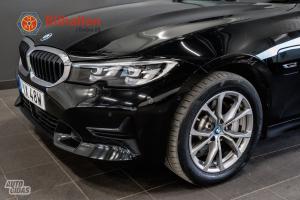Black BMW 330 2022 in Kaunas, with an engine capacity of 0.00 L and mileage of 90 thousand km for 29218 €, photo 3 on AUTOMOTO.COM.LV
