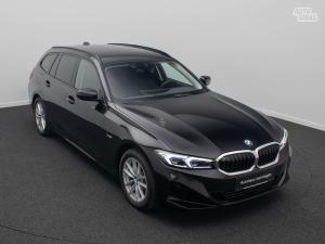 Black BMW 330 2022 in Kaunas, with an engine capacity of 2.00 L and mileage of 55 thousand km for 31669 €, photo 3 on AUTOMOTO.COM.LV