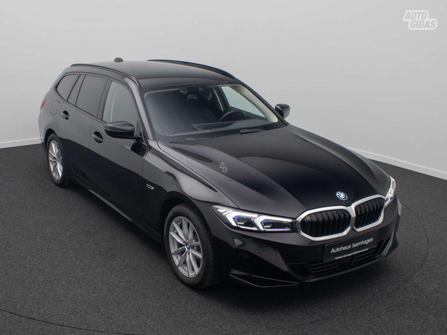 Black BMW 330 2022 in Kaunas, with an engine capacity of 2.00 L and mileage of 55 thousand km for 31669 €, photo 3 on AUTOMOTO.COM.LV