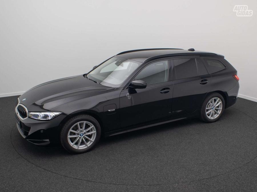 Black BMW 330 2022 in Kaunas, with an engine capacity of 2.00 L and mileage of 55 thousand km for 31669 €, photo 12 on AUTOMOTO.COM.LV