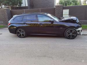 Black BMW 330 2023 in Kaunas, with an engine capacity of 2.00 L and mileage of 52 thousand km for 12900 €, photo 4 on AUTOMOTO.COM.LV