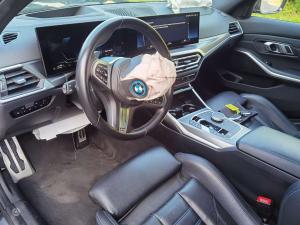 Black BMW 330 2023 in Kaunas, with an engine capacity of 2.00 L and mileage of 52 thousand km for 12900 €, photo 16 on AUTOMOTO.COM.LV