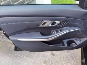 Black BMW 330 2023 in Kaunas, with an engine capacity of 2.00 L and mileage of 52 thousand km for 12900 €, photo 17 on AUTOMOTO.COM.LV