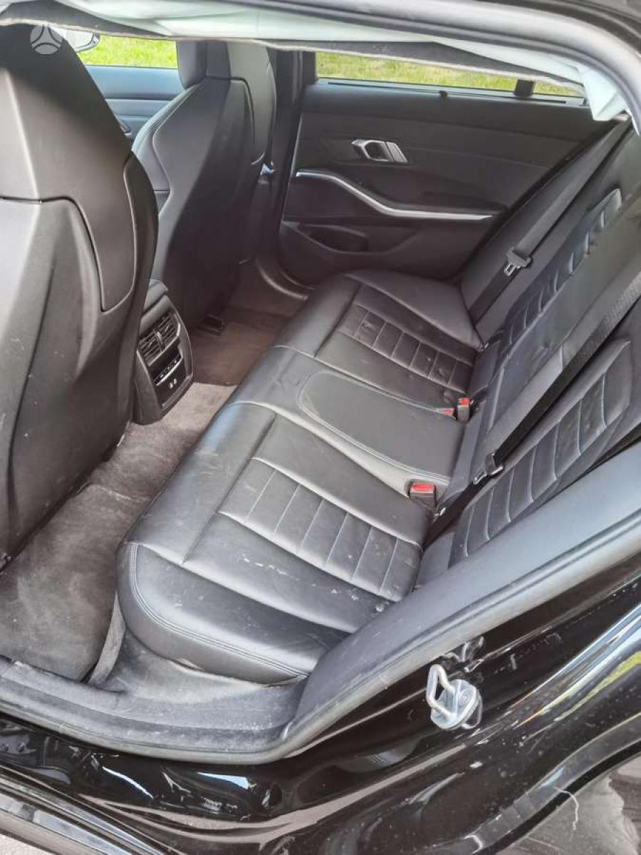 Black BMW 330 2023 in Kaunas, with an engine capacity of 2.00 L and mileage of 52 thousand km for 12900 €, photo 23 on AUTOMOTO.COM.LV