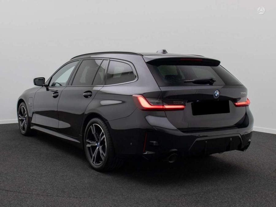 Melns BMW 330 2023 Tukums, ar dzinēja tilpumu 2.00 L un nobraukumu 175 tūkst. km par 26990 €, foto 3 vietnē AUTOMOTO.COM.LV