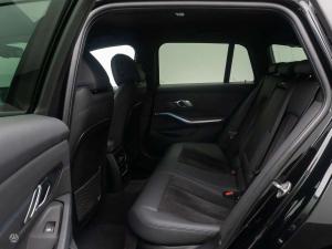 Melns BMW 330 2023 Tukums, ar dzinēja tilpumu 2.00 L un nobraukumu 175 tūkst. km par 26990 €, foto 6 vietnē AUTOMOTO.COM.LV