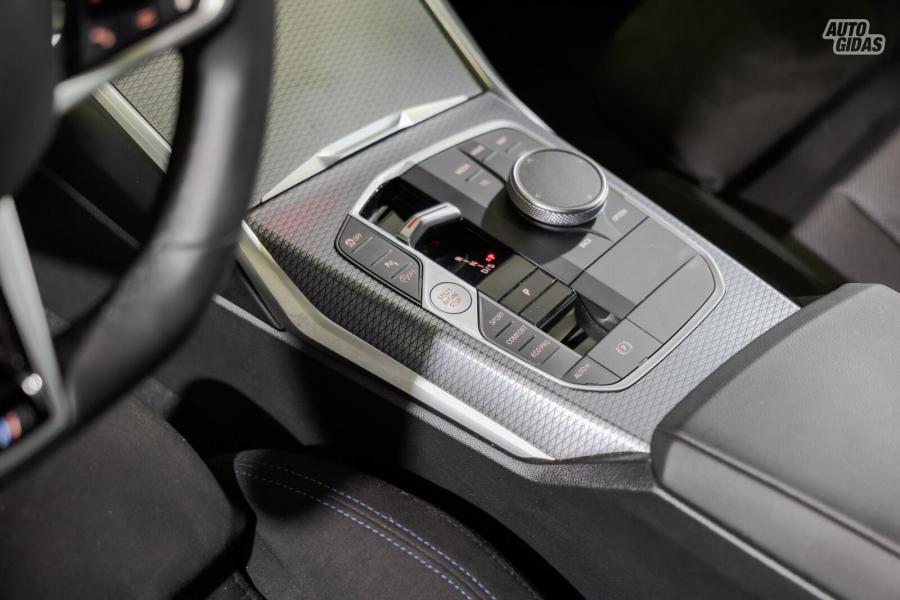 Melns BMW 330 2025 Viļņa, ar dzinēja tilpumu 2.00 L un nobraukumu 17 tūkst. km par 41991 €, foto 14 vietnē AUTOMOTO.COM.LV