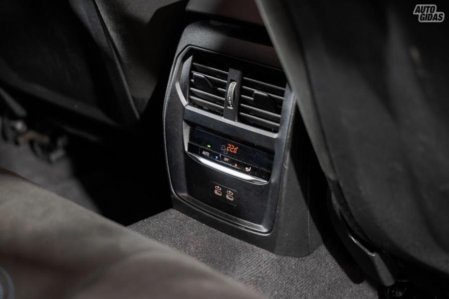 Melns BMW 330 2025 Viļņa, ar dzinēja tilpumu 2.00 L un nobraukumu 17 tūkst. km par 41991 €, foto 17 vietnē AUTOMOTO.COM.LV
