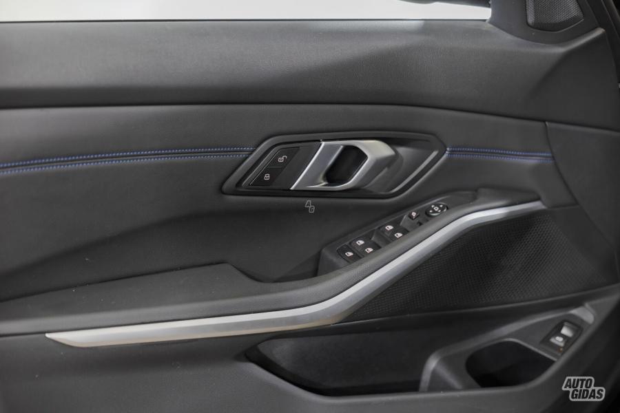 Melns BMW 330 2025 Viļņa, ar dzinēja tilpumu 2.00 L un nobraukumu 17 tūkst. km par 41991 €, foto 28 vietnē AUTOMOTO.COM.LV
