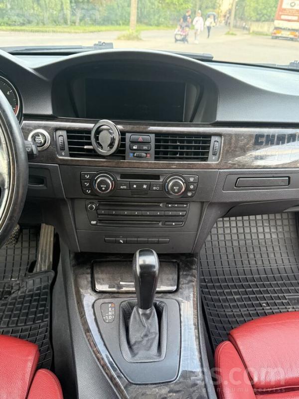 Blue BMW 330 2007 in Riga, with an engine capacity of 3.00 L and mileage of 314 thousand km for 8850 €, photo 5 on AUTOMOTO.COM.LV