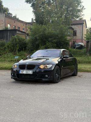 Blue BMW 330 2007 in Riga, with an engine capacity of 3.00 L and mileage of 314 thousand km for 8850 €, photo 13 on AUTOMOTO.COM.LV