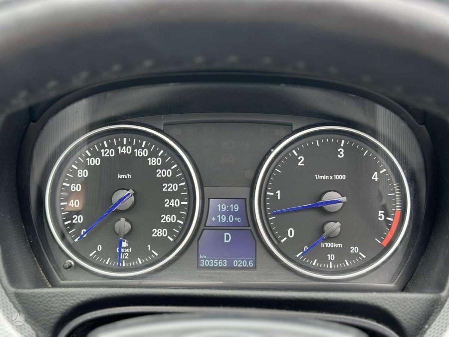 Zils BMW 330 2008 Viļņa, ar dzinēja tilpumu 3.00 L un nobraukumu 304 tūkst. km par 12400 €, foto 48 vietnē AUTOMOTO.COM.LV