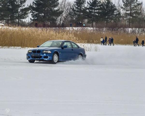 Zils BMW 330 2001 Klaipėda, ar dzinēja tilpumu 3.00 L un nobraukumu 170 tūkst. km par 3900 €, foto 3 vietnē AUTOMOTO.COM.LV
