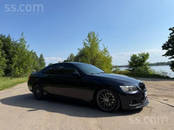 Blue BMW 330 2009 in Riga, with an engine capacity of 3.00 L and mileage of 300 thousand km for 8000 €, photo 7 on AUTOMOTO.COM.LV