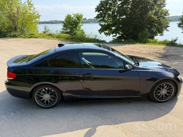 Blue BMW 330 2009 in Riga, with an engine capacity of 3.00 L and mileage of 300 thousand km for 8000 €, photo 9 on AUTOMOTO.COM.LV