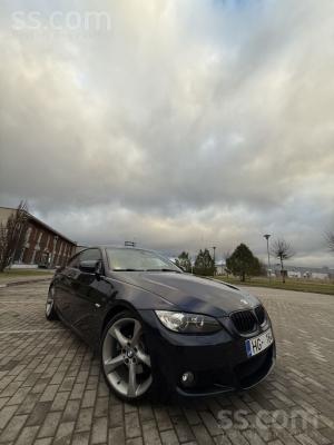 Blue BMW 330 2010 in Riga, with an engine capacity of 2.50 L and mileage of 185 thousand km for 12000 €, photo 3 on AUTOMOTO.COM.LV