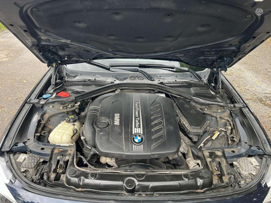 Blue BMW 330 2017 in Kaunas, with an engine capacity of 2.99 L and mileage of 328 thousand km for 12900 €, photo 6 on AUTOMOTO.COM.LV