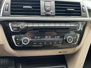 Blue BMW 330 2017 in Kaunas, with an engine capacity of 2.99 L and mileage of 328 thousand km for 12900 €, photo 17 on AUTOMOTO.COM.LV