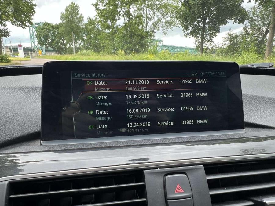 Blue BMW 330 2017 in Kaunas, with an engine capacity of 2.99 L and mileage of 328 thousand km for 12900 €, photo 23 on AUTOMOTO.COM.LV