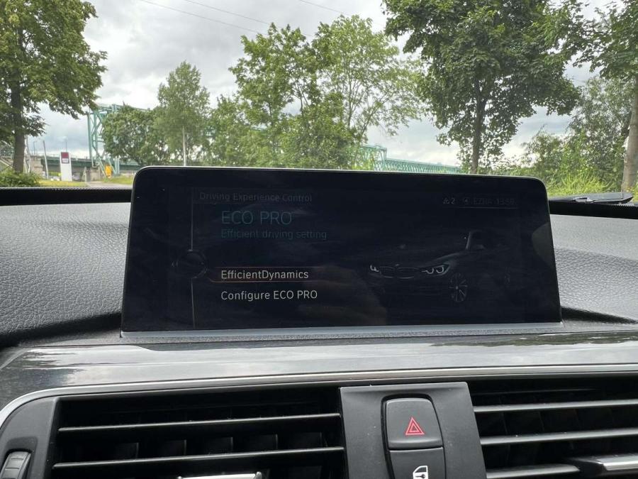 Blue BMW 330 2017 in Kaunas, with an engine capacity of 2.99 L and mileage of 328 thousand km for 12900 €, photo 26 on AUTOMOTO.COM.LV