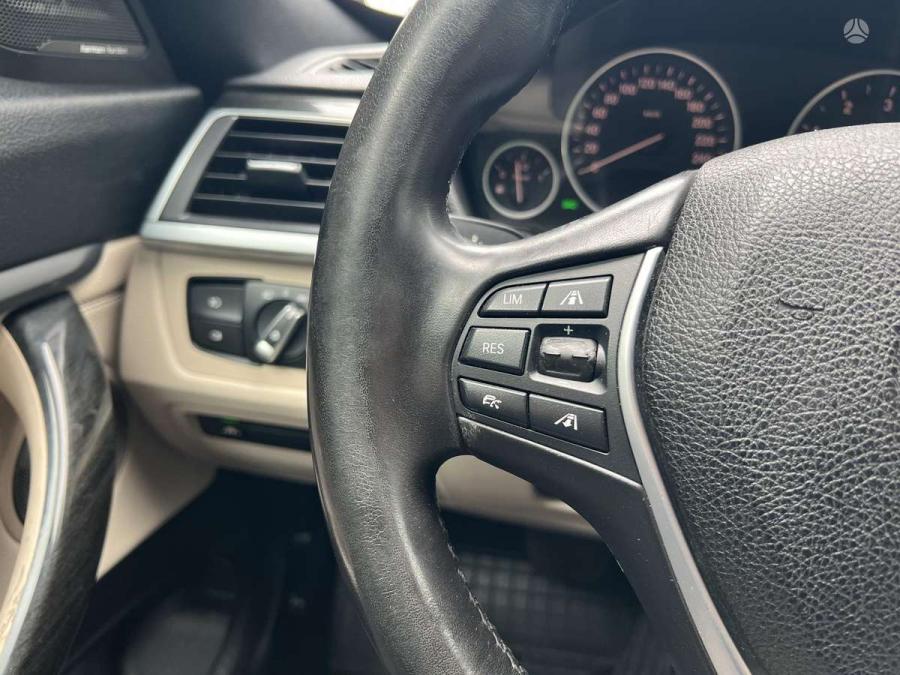 Blue BMW 330 2017 in Kaunas, with an engine capacity of 2.99 L and mileage of 328 thousand km for 12900 €, photo 31 on AUTOMOTO.COM.LV