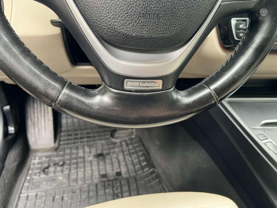 Blue BMW 330 2017 in Kaunas, with an engine capacity of 2.99 L and mileage of 328 thousand km for 12900 €, photo 32 on AUTOMOTO.COM.LV